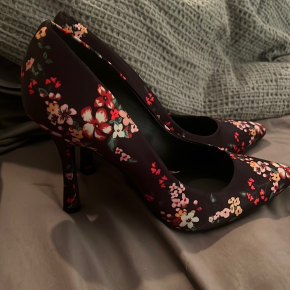 Jessica Simpson | Shoes | Never Warn Jessica Simpson 3 Inch Heals ...